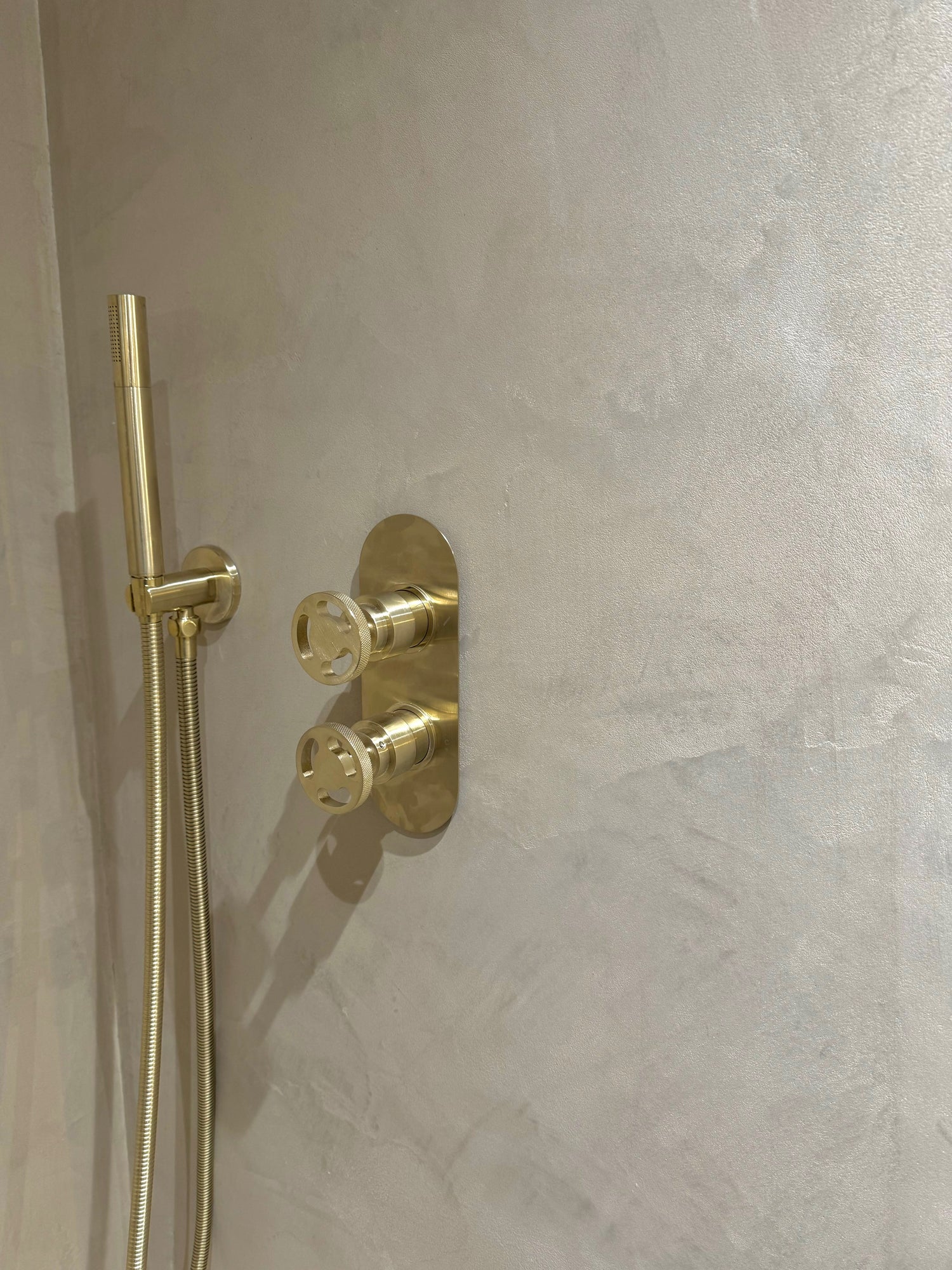 What are the Advantages of Microcement over Tiles? – Impera Italia